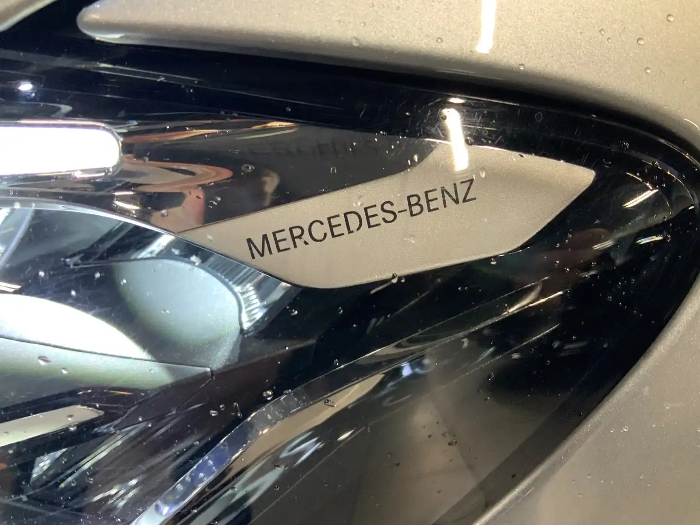 Brugt Mercedes-Benz E-Klasse E300 e i Sølvmetal | 329.900 kr. | Hessel